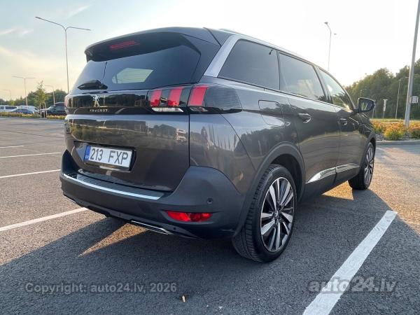 Grey Peugeot 5008 2019 in Tallinn, with an engine capacity of 1.20 L and mileage of 207 thousand km for 14900 €, photo 3 on AUTOMOTO.COM.LV