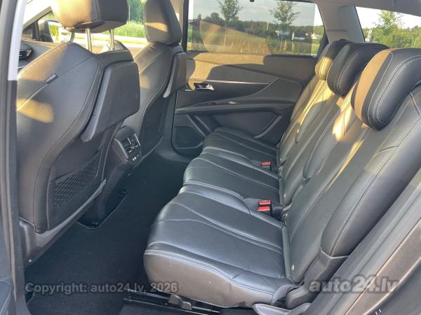 Grey Peugeot 5008 2019 in Tallinn, with an engine capacity of 1.20 L and mileage of 207 thousand km for 14900 €, photo 7 on AUTOMOTO.COM.LV