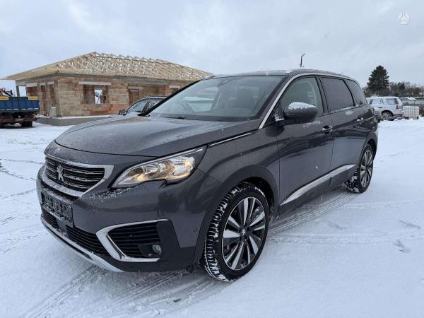 Grey Peugeot 5008 2020 in Kaunas, with an engine capacity of 1.20 L and mileage of 172 thousand km for 12900 €, photo 1 on AUTOMOTO.COM.LV
