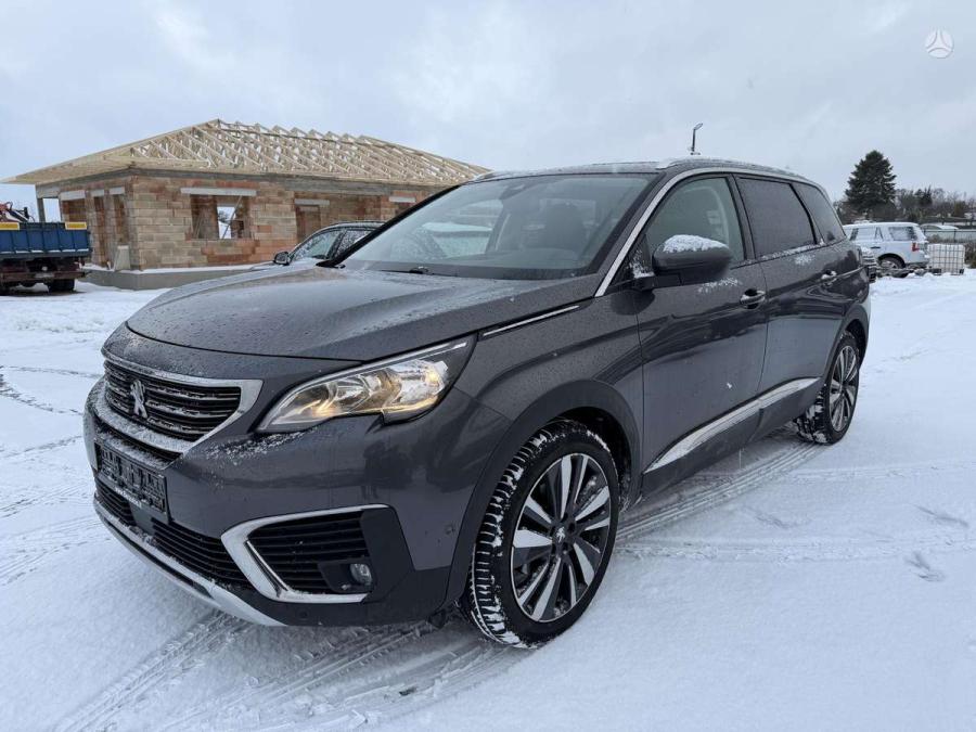 Grey Peugeot 5008 2020 in Kaunas, with an engine capacity of 1.20 L and mileage of 172 thousand km for 12500 €, photo 1 on AUTOMOTO.COM.LV