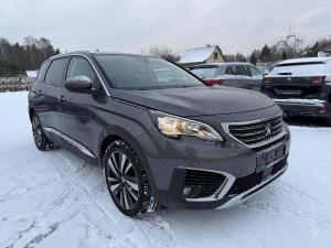 Grey Peugeot 5008 2020 in Kaunas, with an engine capacity of 1.20 L and mileage of 172 thousand km for 12500 €, photo 6 on AUTOMOTO.COM.LV