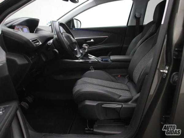 Grey Peugeot 5008 2020 in Vilnius, with an engine capacity of 1.20 L and mileage of 99 thousand km for 14899 €, photo 4 on AUTOMOTO.COM.LV