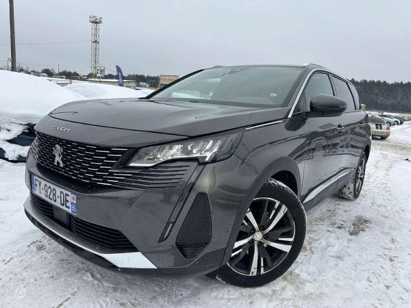 Grey Peugeot 5008 2021 in Vilnius, with an engine capacity of 1.20 L and mileage of 132 thousand km for 14519 €, photo 1 on AUTOMOTO.COM.LV