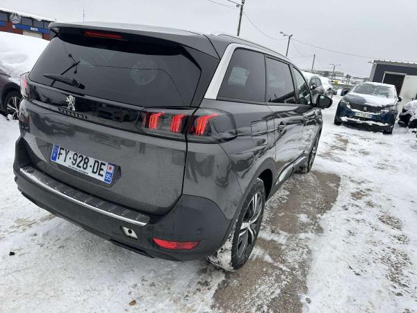 Grey Peugeot 5008 2021 in Vilnius, with an engine capacity of 1.20 L and mileage of 132 thousand km for 14519 €, photo 5 on AUTOMOTO.COM.LV