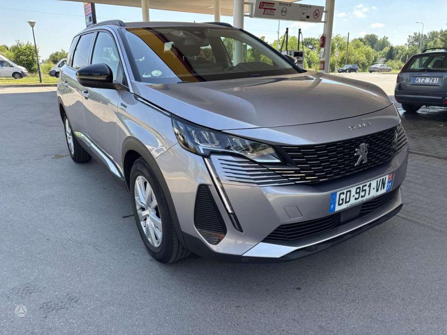 Grey Peugeot 5008 2021 in Taurage, with an engine capacity of 1.50 L and mileage of 188 thousand km for 12700 €, photo 1 on AUTOMOTO.COM.LV