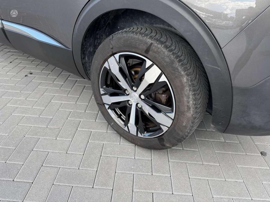 Grey Peugeot 5008 2021 in Telschi, with an engine capacity of 1.50 L and mileage of 178 thousand km for 14700 €, photo 15 on AUTOMOTO.COM.LV