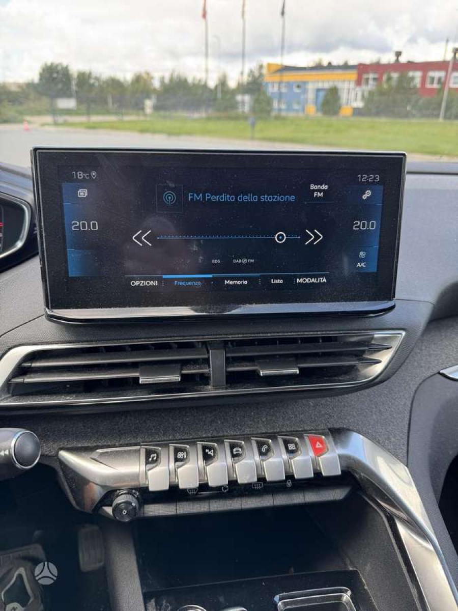 Grey Peugeot 5008 2021 in Telschi, with an engine capacity of 1.50 L and mileage of 178 thousand km for 14700 €, photo 30 on AUTOMOTO.COM.LV