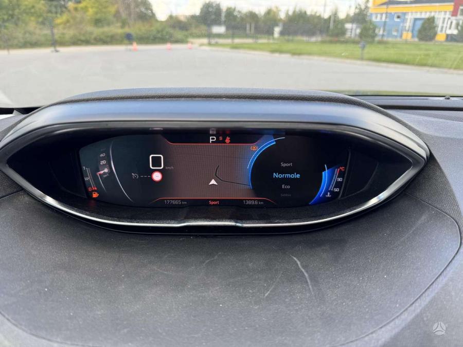 Grey Peugeot 5008 2021 in Telschi, with an engine capacity of 1.50 L and mileage of 178 thousand km for 14700 €, photo 33 on AUTOMOTO.COM.LV