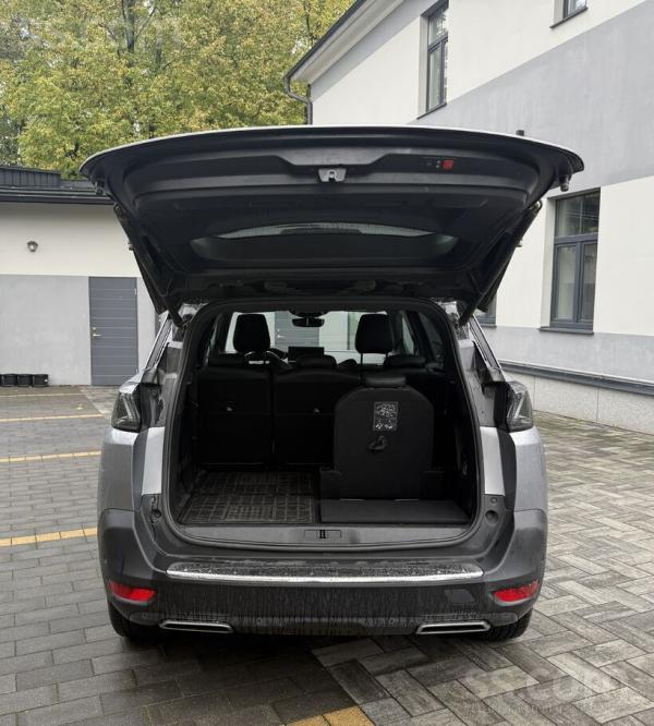 Grey Peugeot 5008 2021 in Riga, with an engine capacity of 1.60 L and mileage of 81 thousand km for 23500 €, photo 11 on AUTOMOTO.COM.LV