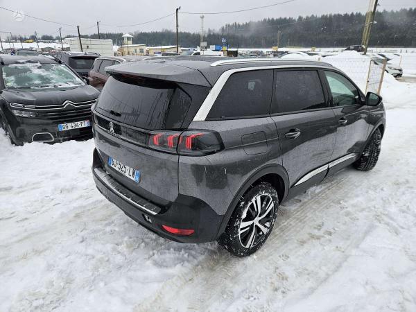 Grey Peugeot 5008 2022 in Vilnius, with an engine capacity of 1.20 L and mileage of 161 thousand km for 15972 €, photo 5 on AUTOMOTO.COM.LV