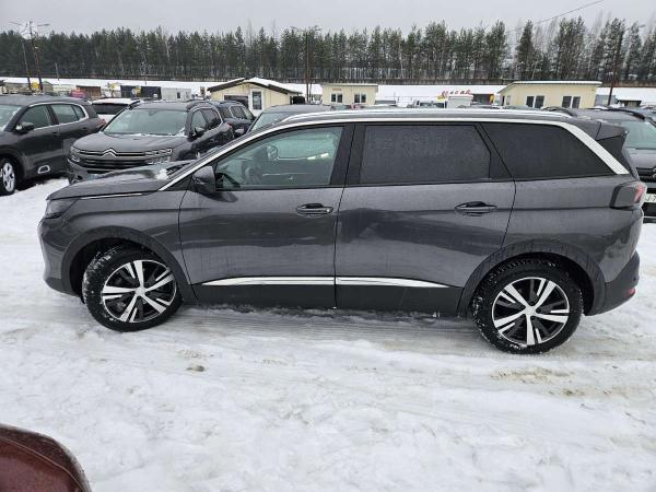 Grey Peugeot 5008 2022 in Vilnius, with an engine capacity of 1.20 L and mileage of 161 thousand km for 15972 €, photo 8 on AUTOMOTO.COM.LV