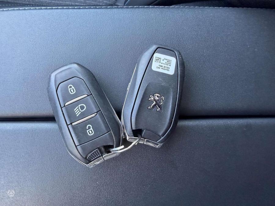 Pelēks Peugeot 5008 2022 Marijampole, ar dzinēja tilpumu 1.20 L un nobraukumu 111 tūkst. km par 16577 €, foto 35 vietnē AUTOMOTO.COM.LV