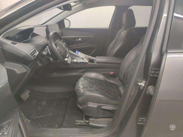 Grey Peugeot 5008 2022 in Vilnius, with an engine capacity of 1.50 L and mileage of 82 thousand km for 21770 €, photo 7 on AUTOMOTO.COM.LV