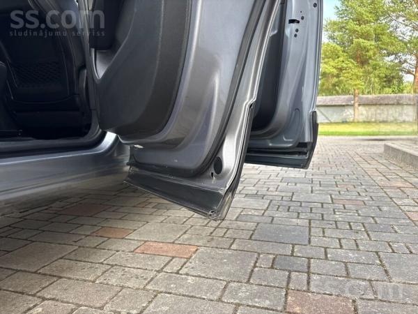 Grey Peugeot 5008 2022 in Jelgava, with an engine capacity of 1.50 L and mileage of 226 thousand km for 16700 €, photo 10 on AUTOMOTO.COM.LV