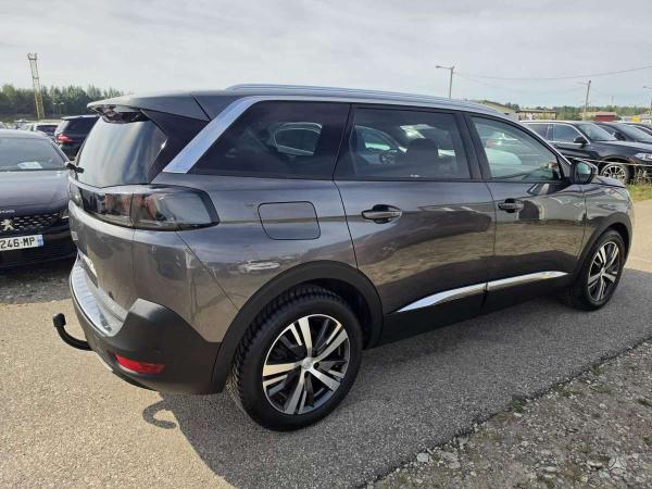 Pelēks Peugeot 5008 2022 Viļņa, ar dzinēja tilpumu 1.50 L un nobraukumu 136 tūkst. km par 16819 €, foto 4 vietnē AUTOMOTO.COM.LV