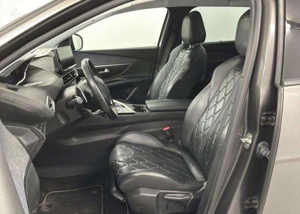 Grey Peugeot 5008 2022 in Vilnius, with an engine capacity of 1.50 L and mileage of 100 thousand km for 21660 €, photo 6 on AUTOMOTO.COM.LV