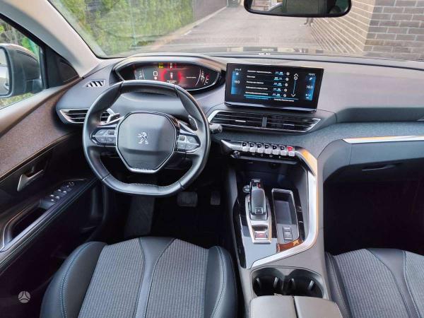 Pelēks Peugeot 5008 2022 Kalvarija, ar dzinēja tilpumu 1.50 L un nobraukumu 118 tūkst. km par 17969 €, foto 7 vietnē AUTOMOTO.COM.LV