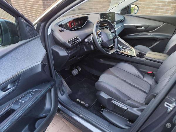 Pelēks Peugeot 5008 2022 Kalvarija, ar dzinēja tilpumu 1.50 L un nobraukumu 118 tūkst. km par 17969 €, foto 8 vietnē AUTOMOTO.COM.LV