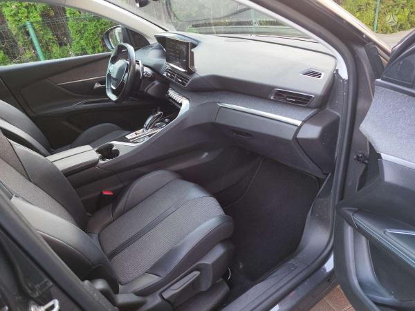 Pelēks Peugeot 5008 2022 Kalvarija, ar dzinēja tilpumu 1.50 L un nobraukumu 118 tūkst. km par 17969 €, foto 9 vietnē AUTOMOTO.COM.LV