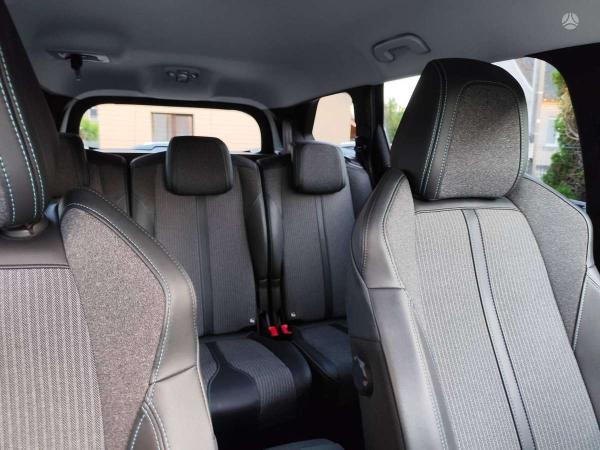 Pelēks Peugeot 5008 2022 Kalvarija, ar dzinēja tilpumu 1.50 L un nobraukumu 118 tūkst. km par 17969 €, foto 10 vietnē AUTOMOTO.COM.LV