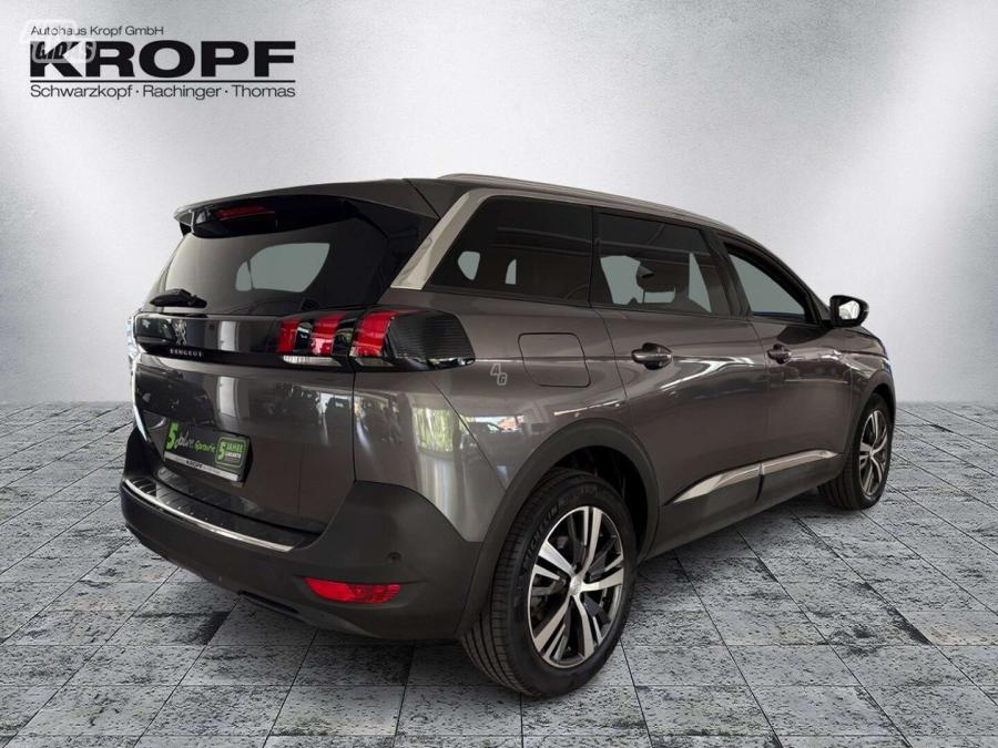 Grey Peugeot 5008 2023 in Kaunas, with an engine capacity of 1.50 L and mileage of 32 thousand km for 28904 €, photo 7 on AUTOMOTO.COM.LV