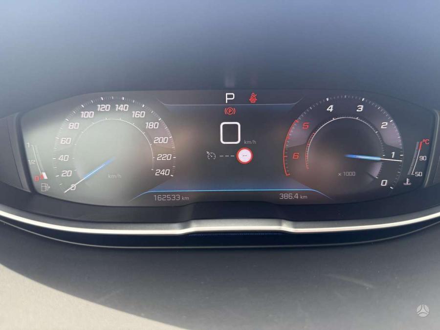 Pelēks Peugeot 5008 2023 Marijampole, ar dzinēja tilpumu 1.50 L un nobraukumu 163 tūkst. km par 18144 €, foto 42 vietnē AUTOMOTO.COM.LV