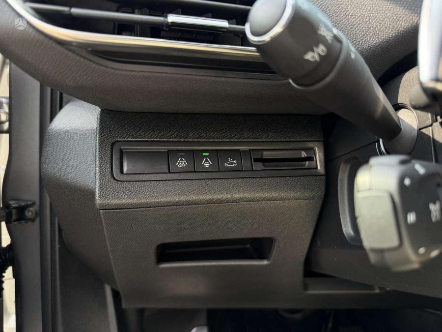 Grey Peugeot 5008 2023 in Siauliai, with an engine capacity of 1.50 L and mileage of 81 thousand km for 22978 €, photo 26 on AUTOMOTO.COM.LV