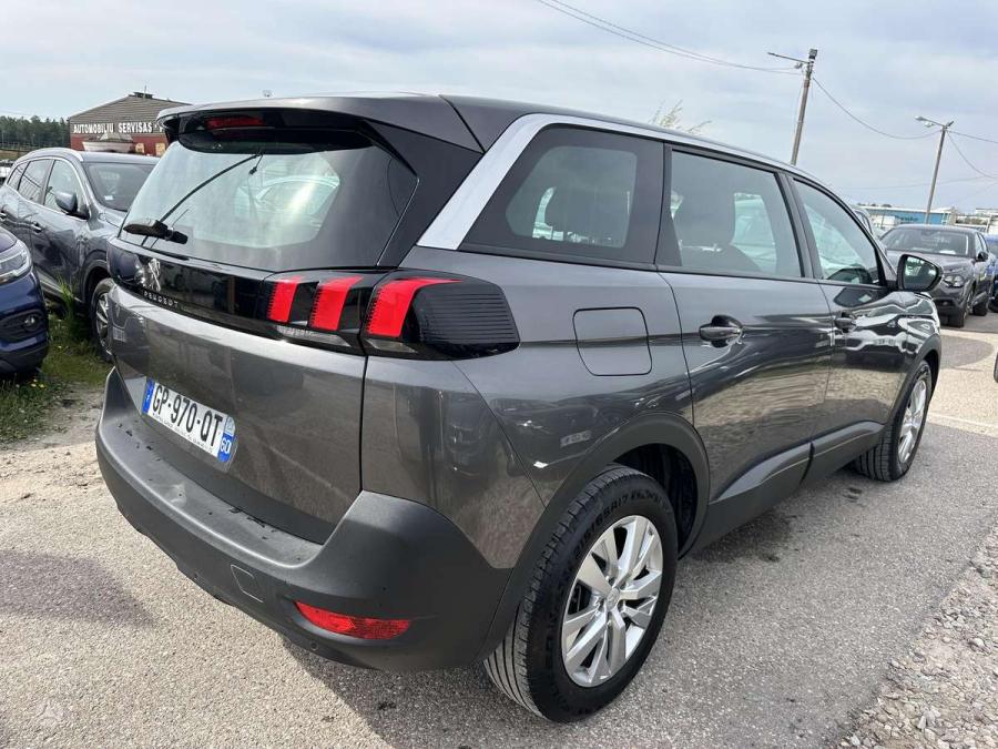 Grey Peugeot 5008 2023 in Vilnius, with an engine capacity of 1.20 L and mileage of 112 thousand km for 14519 €, photo 7 on AUTOMOTO.COM.LV