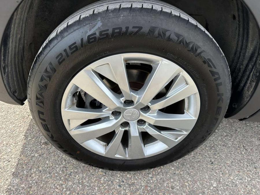 Grey Peugeot 5008 2023 in Vilnius, with an engine capacity of 1.20 L and mileage of 112 thousand km for 14519 €, photo 9 on AUTOMOTO.COM.LV