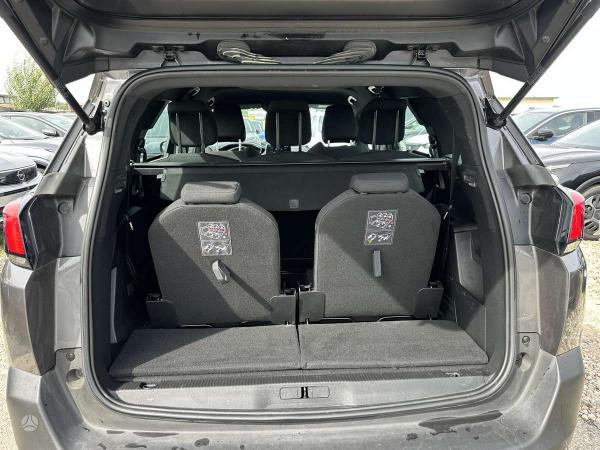 Grey Peugeot 5008 2023 in Vilnius, with an engine capacity of 1.20 L and mileage of 112 thousand km for 14519 €, photo 10 on AUTOMOTO.COM.LV