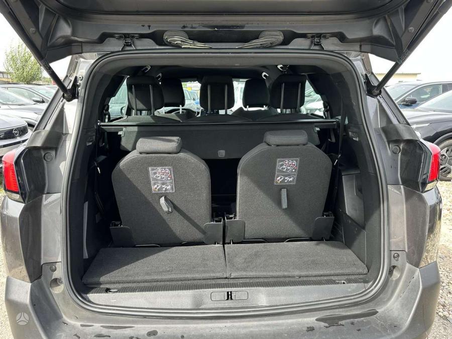 Grey Peugeot 5008 2023 in Vilnius, with an engine capacity of 1.20 L and mileage of 112 thousand km for 14519 €, photo 10 on AUTOMOTO.COM.LV