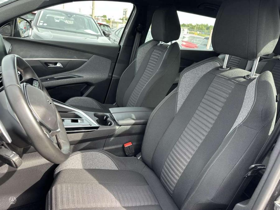 Grey Peugeot 5008 2023 in Vilnius, with an engine capacity of 1.20 L and mileage of 112 thousand km for 14519 €, photo 11 on AUTOMOTO.COM.LV