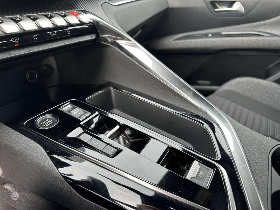 Grey Peugeot 5008 2023 in Vilnius, with an engine capacity of 1.20 L and mileage of 112 thousand km for 14519 €, photo 15 on AUTOMOTO.COM.LV