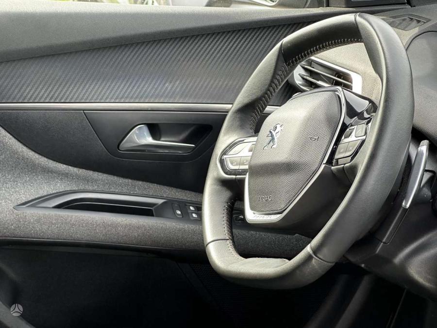 Grey Peugeot 5008 2023 in Vilnius, with an engine capacity of 1.20 L and mileage of 112 thousand km for 14519 €, photo 18 on AUTOMOTO.COM.LV