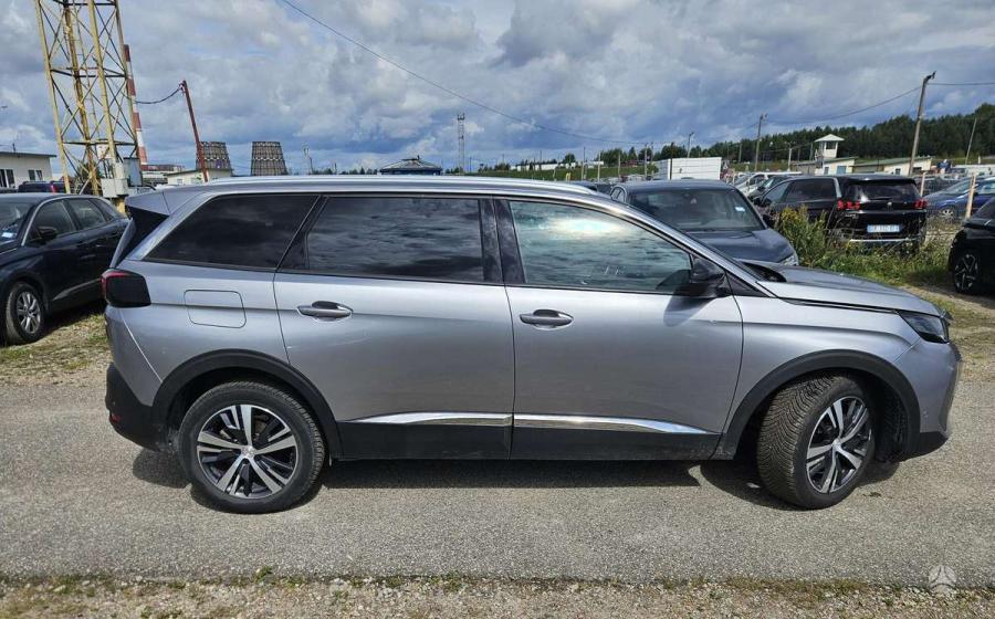 Grey Peugeot 5008 2023 in Vilnius, with an engine capacity of 1.20 L and mileage of 133 thousand km for 15004 €, photo 5 on AUTOMOTO.COM.LV