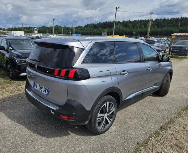 Grey Peugeot 5008 2023 in Vilnius, with an engine capacity of 1.20 L and mileage of 133 thousand km for 15004 €, photo 6 on AUTOMOTO.COM.LV