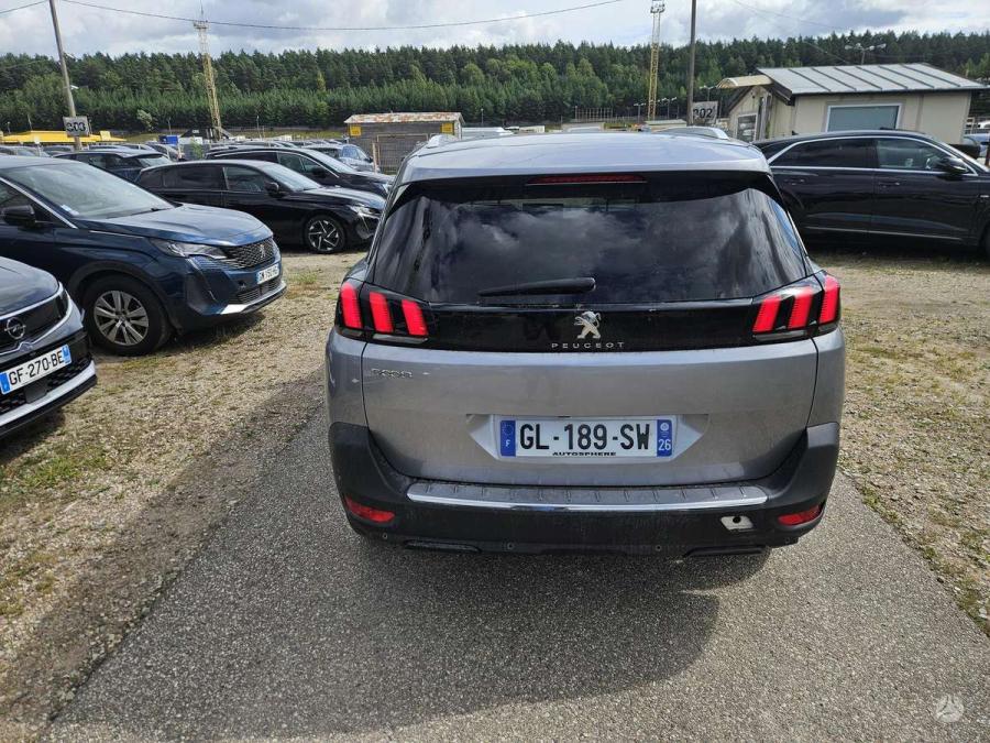 Grey Peugeot 5008 2023 in Vilnius, with an engine capacity of 1.20 L and mileage of 133 thousand km for 15004 €, photo 7 on AUTOMOTO.COM.LV