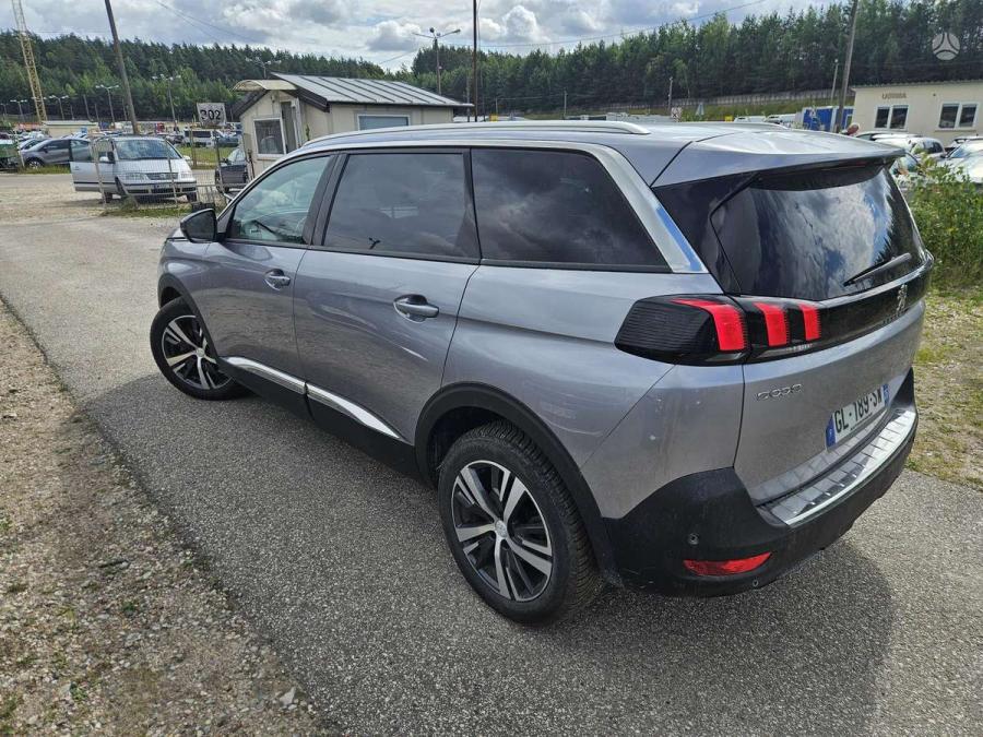 Grey Peugeot 5008 2023 in Vilnius, with an engine capacity of 1.20 L and mileage of 133 thousand km for 15004 €, photo 8 on AUTOMOTO.COM.LV