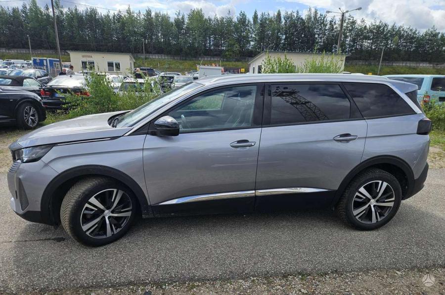 Grey Peugeot 5008 2023 in Vilnius, with an engine capacity of 1.20 L and mileage of 133 thousand km for 15004 €, photo 9 on AUTOMOTO.COM.LV