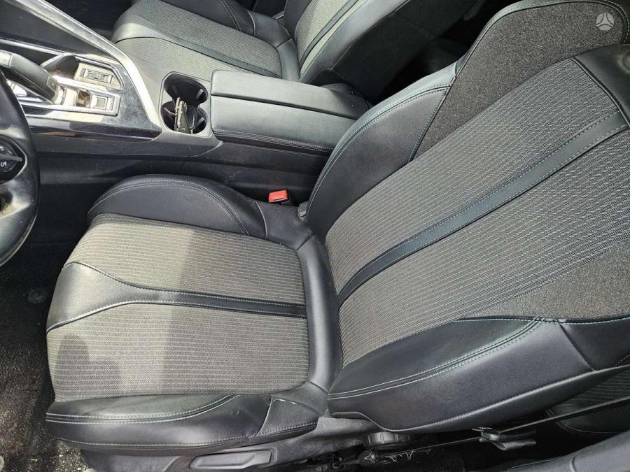 Grey Peugeot 5008 2023 in Vilnius, with an engine capacity of 1.20 L and mileage of 133 thousand km for 15004 €, photo 13 on AUTOMOTO.COM.LV