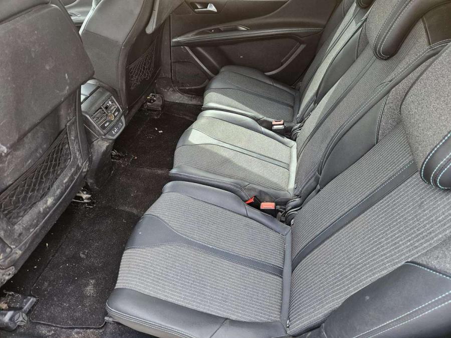Grey Peugeot 5008 2023 in Vilnius, with an engine capacity of 1.20 L and mileage of 133 thousand km for 15004 €, photo 14 on AUTOMOTO.COM.LV