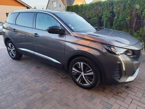 Pelēks Peugeot 5008 2023 Kalvarija, ar dzinēja tilpumu 1.20 L un nobraukumu 71 tūkst. km par 18271 €, foto  vietnē AUTOMOTO.COM.LV