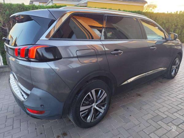 Grey Peugeot 5008 2023 in Kalvarija, with an engine capacity of 1.20 L and mileage of 71 thousand km for 18271 €, photo 3 on AUTOMOTO.COM.LV