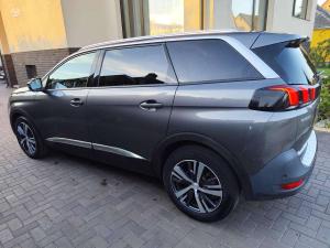 Pelēks Peugeot 5008 2023 Kalvarija, ar dzinēja tilpumu 1.20 L un nobraukumu 71 tūkst. km par 18271 €, foto 5 vietnē AUTOMOTO.COM.LV