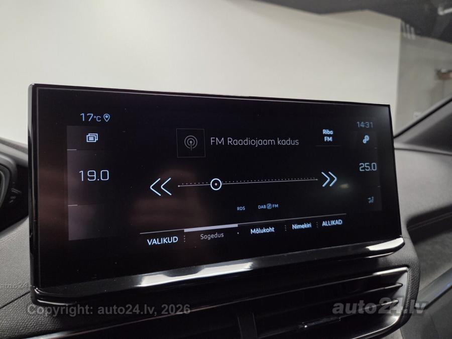 Grey Peugeot 5008 2024 in Tallinn, with an engine capacity of 1.50 L and mileage of 36 thousand km for 29790 €, photo 10 on AUTOMOTO.COM.LV