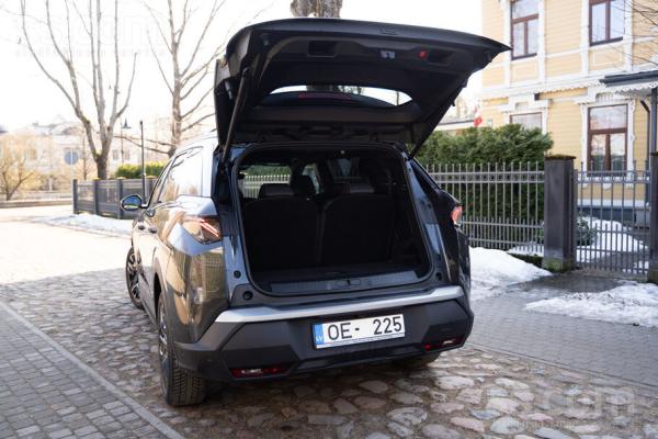 Grey Peugeot 5008 2025 in Riga, with an engine capacity of 1.20 L and mileage of 16 thousand km for 32200 €, photo 8 on AUTOMOTO.COM.LV
