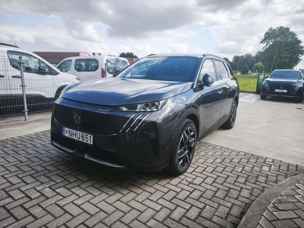 Grey Peugeot 5008 2025 in Klaipeda, with an engine capacity of 1.20 L and mileage of 38 thousand km for 30500 €, photo 1 on AUTOMOTO.COM.LV