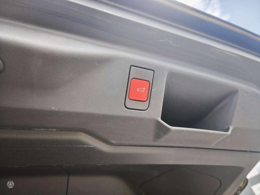 Pelēks Peugeot 5008 2025 Klaipėda, ar dzinēja tilpumu 1.20 L un nobraukumu 38 tūkst. km par 30500 €, foto 10 vietnē AUTOMOTO.COM.LV
