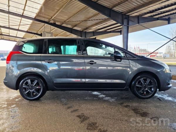Grey Peugeot 5008 2009 in Riga, with an engine capacity of 1.60 L and mileage of 215 thousand km for 3400 €, photo 4 on AUTOMOTO.COM.LV