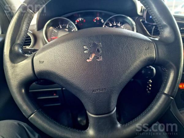 Grey Peugeot 5008 2009 in Riga, with an engine capacity of 1.60 L and mileage of 215 thousand km for 3400 €, photo 10 on AUTOMOTO.COM.LV